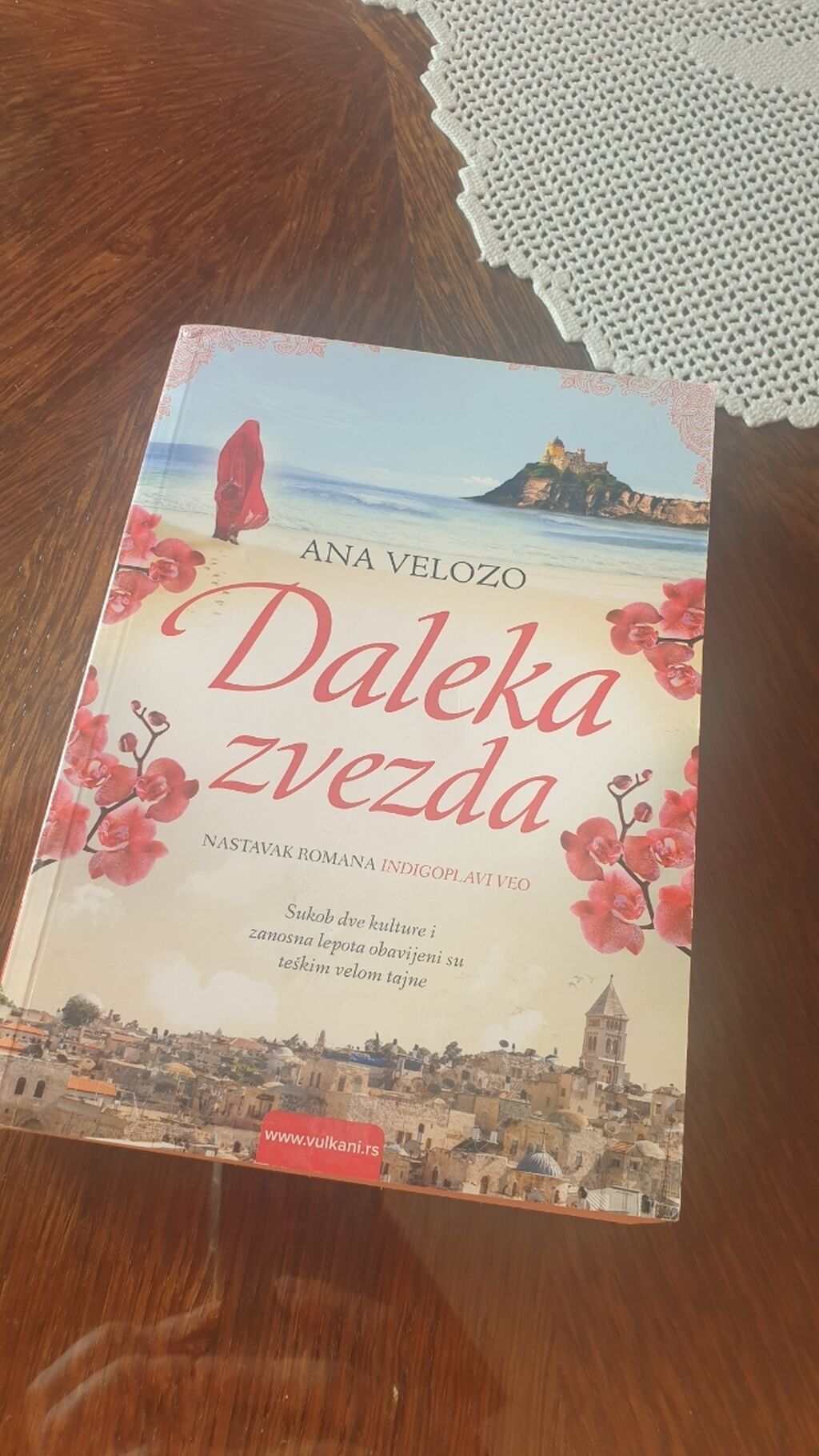 Knjiga 'Daleka zvezda' kao nova. Nastavak romana Indigoplavi veo Sukob