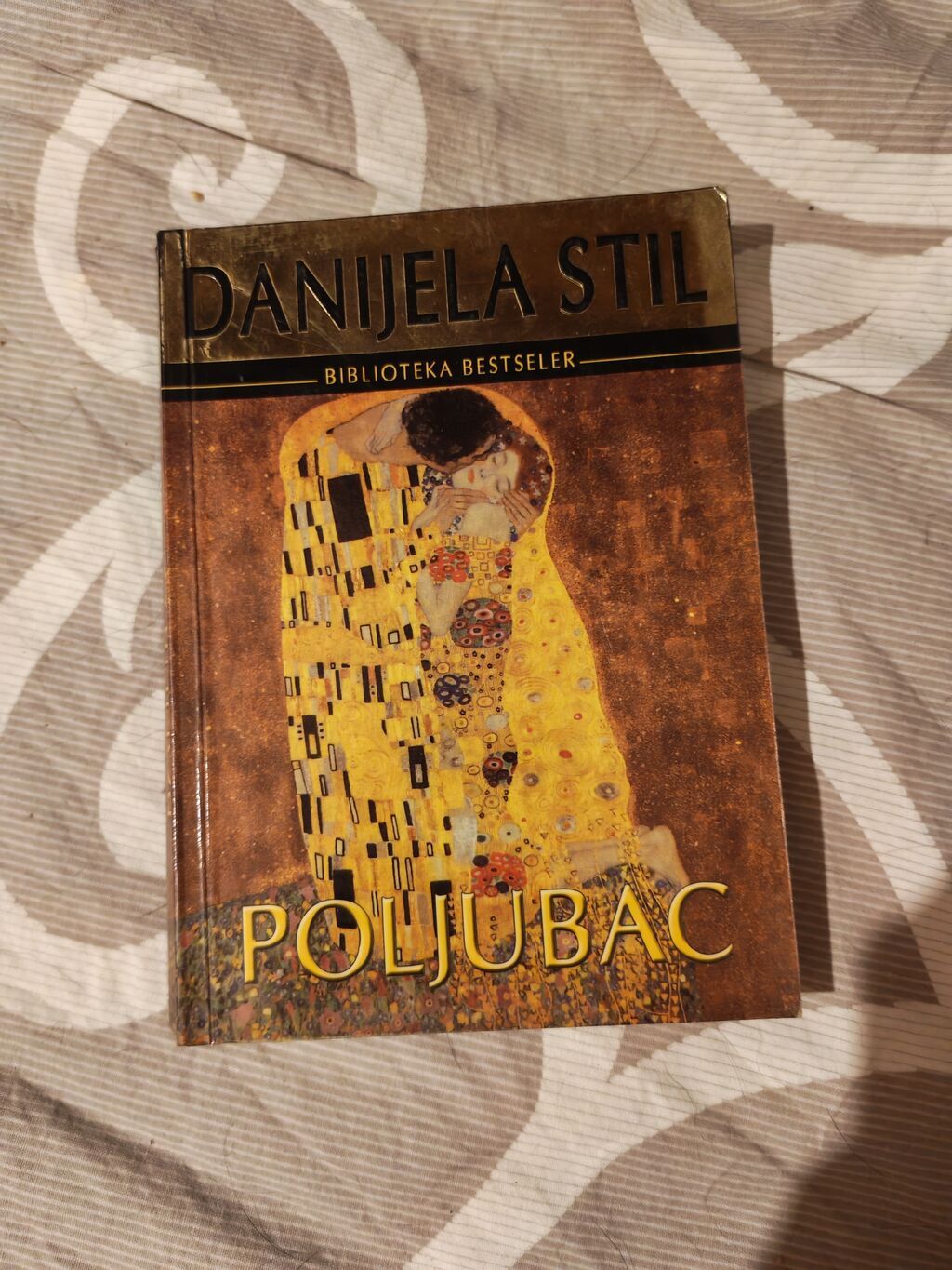 Knjiga: Poljubac Autor: Danijela Stil Edicija: Biblioteka Bestseler