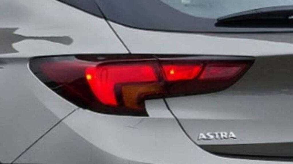 STOP SVETLA HEČBEK ZA OPEL ASTRA K OD 2015. DO 2023. GOD. |