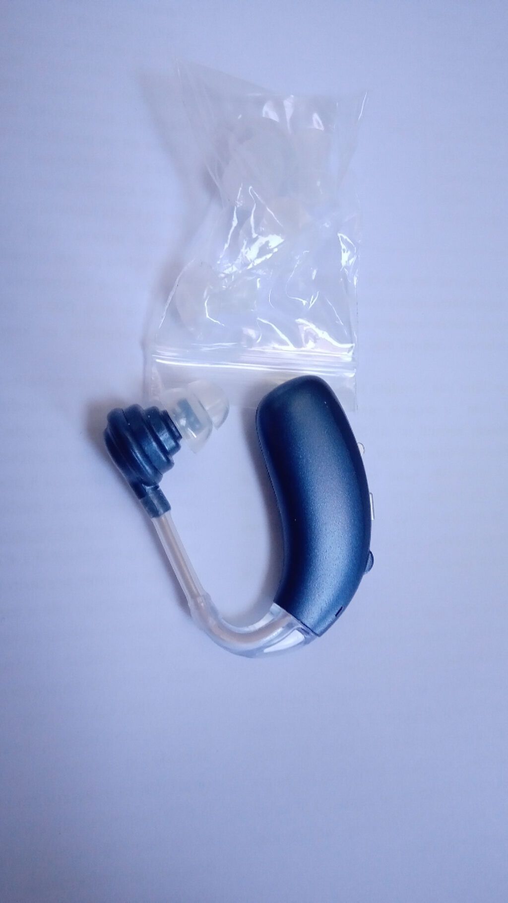 Slusni aparat DIGITALNI marke BTE. Punjiv preko USB kabla, puni se 6
