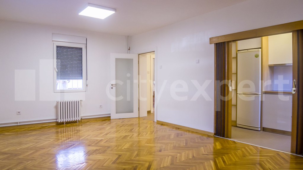 Kuća za izdavanje BEZ PROVIZIJE: Četvorosoban, 200m², Narodnog fronta, Zvezdara - 2400€