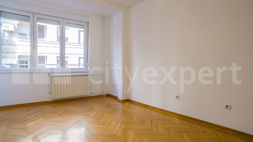 Poslovni prostor za izdavanje BEZ PROVIZIJE: Četvorosoban, 102m², Branka Krsmanovića, Zvezdara - 1000€