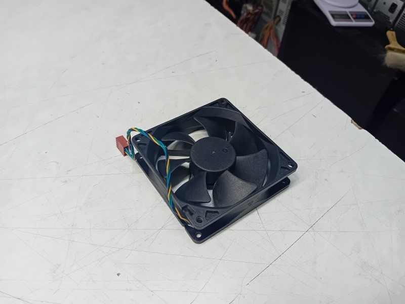 ventilator 9cm ispravan