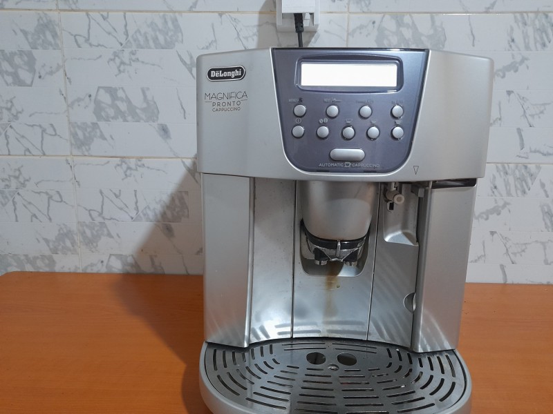 DeLonghi Magnifica Pronto Cappuccino