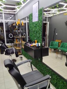 IZDAJEM FRIZERSKI SALON U NOVOM SADU NA NOVOJ DETELINARI