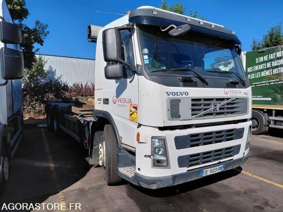 Prodaje se Volvo FM rol kiper sa kukom na aukciji