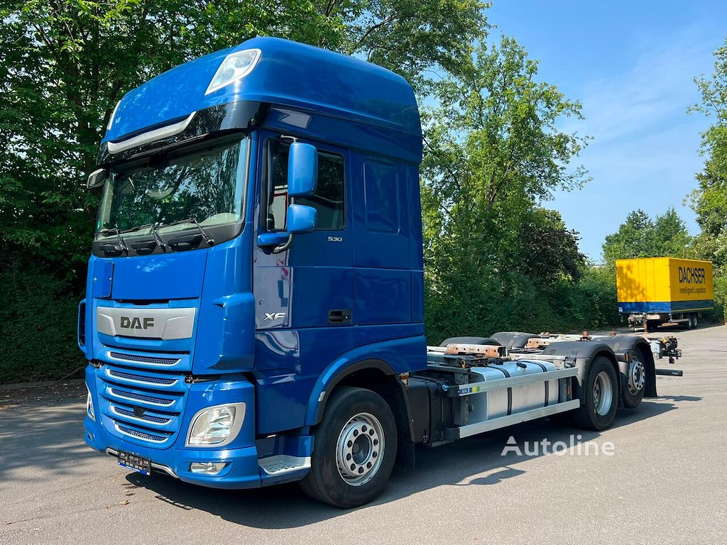 DAF XF530 vozilo za prevoz kontejnera
