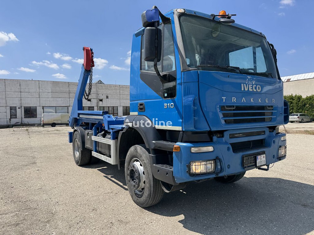 IVECO TRAKKER 310 kamion autopodizač kontejnera