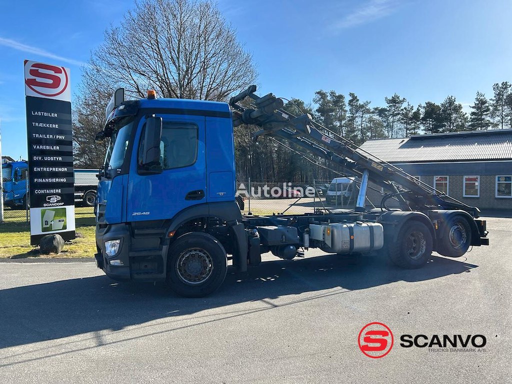 Mercedes-Benz Antos 2546 kamion sa kukom za podizanje tereta