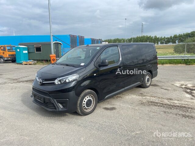 Prodaje se Toyota Sienna minibus furgon na aukciji