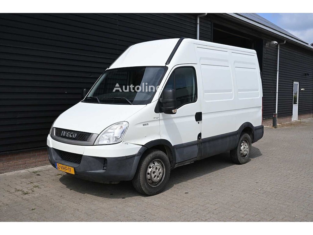 Prodaje se IVECO Daily minibus furgon na aukciji