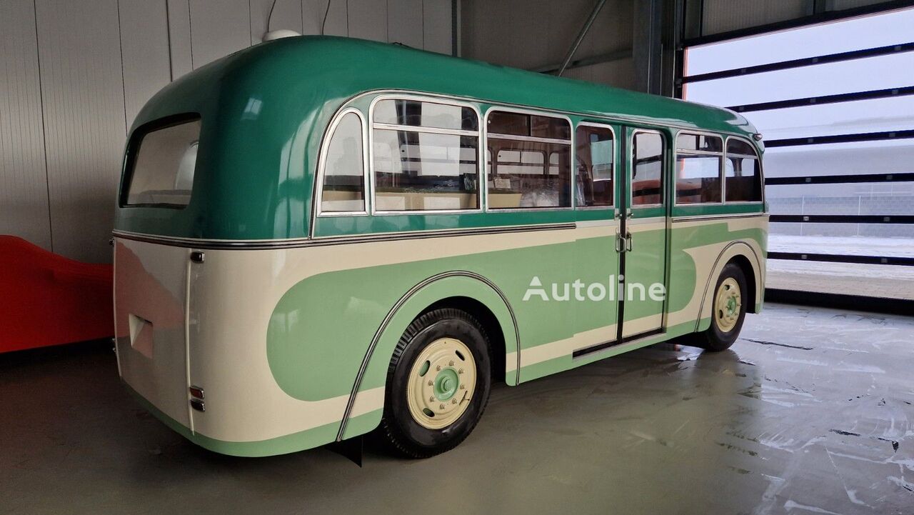 Novi Kässbohrer PA 4 autobus za zabave