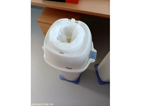 Prodaje se TOMMEE TIPPEE kontejner za smeće na aukciji