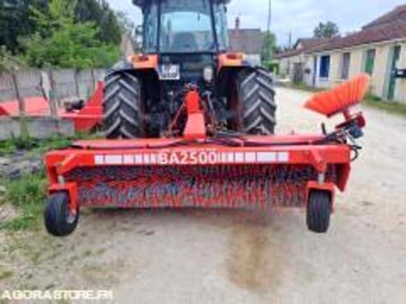Prodaje se Agram BA 2500 četku za čišćenje ulica na aukciji