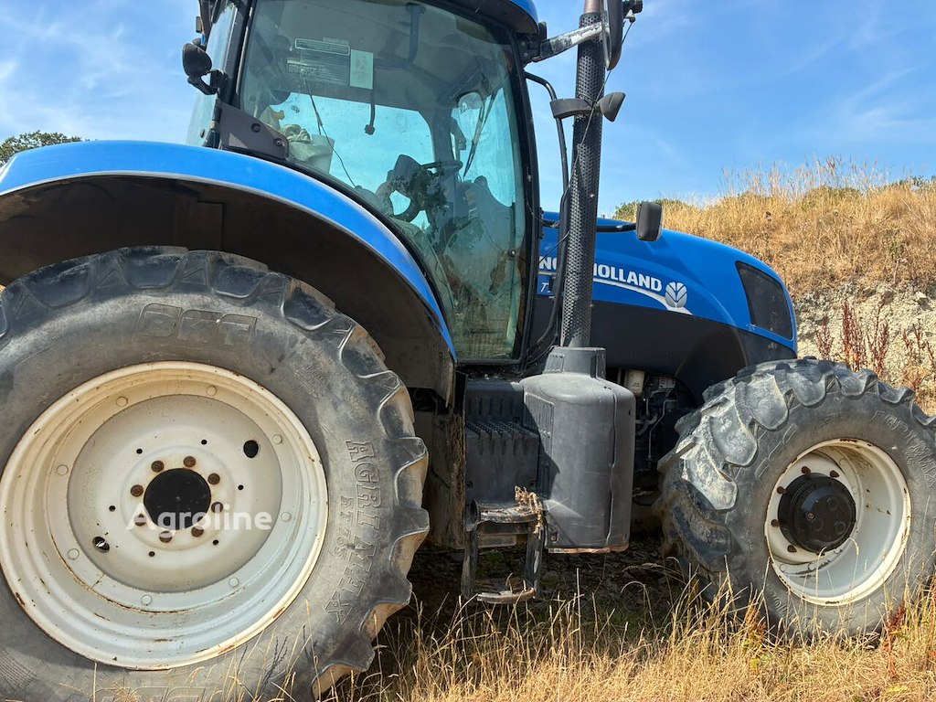 New Holland T7 210 traktor točkaš