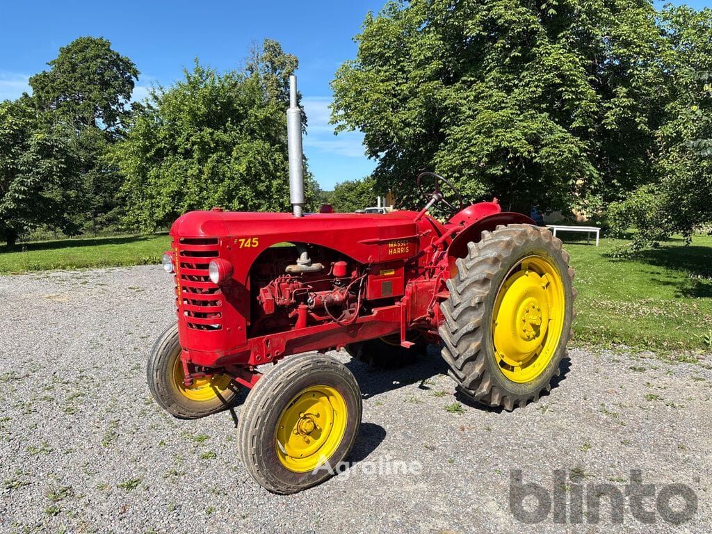 Prodaje se Massey Ferguson Harris 745 traktor točkaš na aukciji
