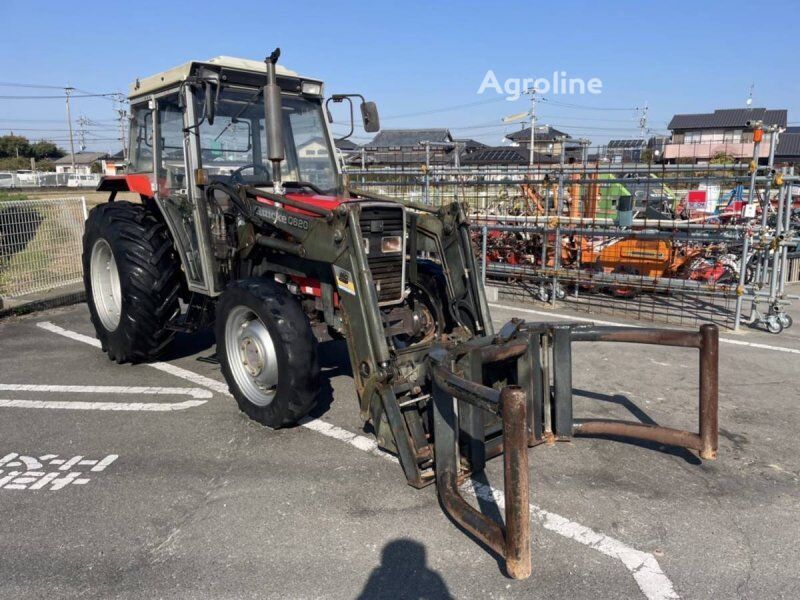 Massey Ferguson TRACTOR(Massey Ferguson) traktor točkaš