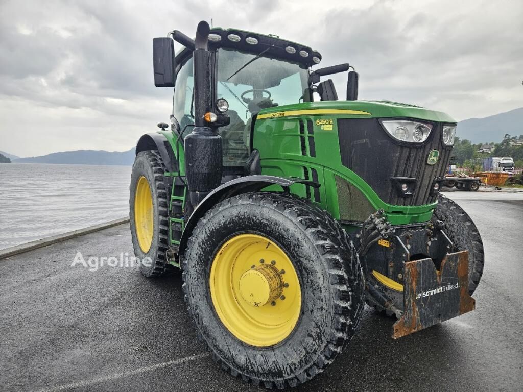 Prodaje se John Deere 6250R traktor točkaš na aukciji