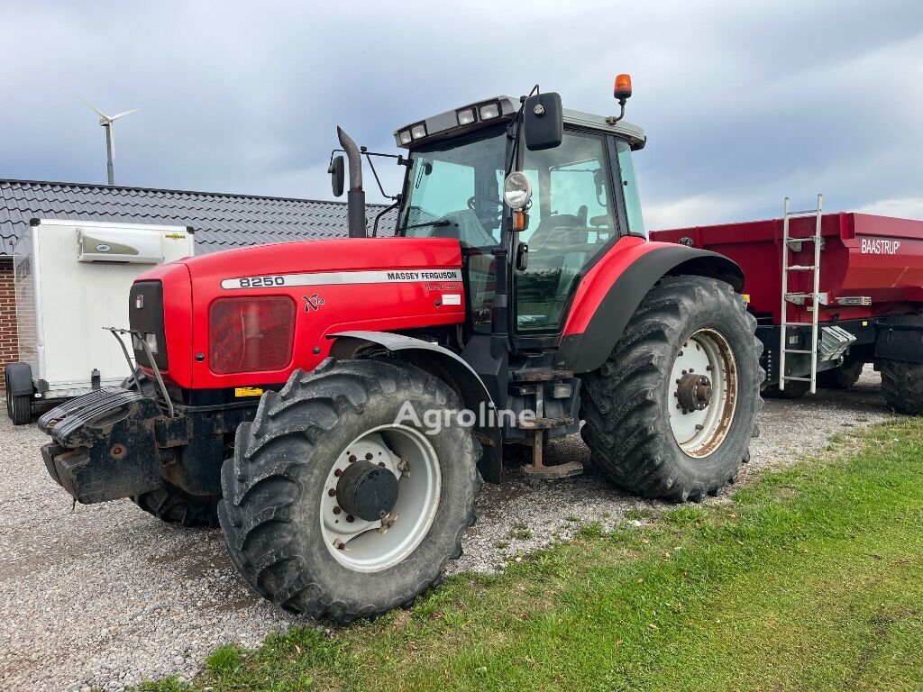 Prodaje se Massey Ferguson Xtra 8250 traktor točkaš na aukciji