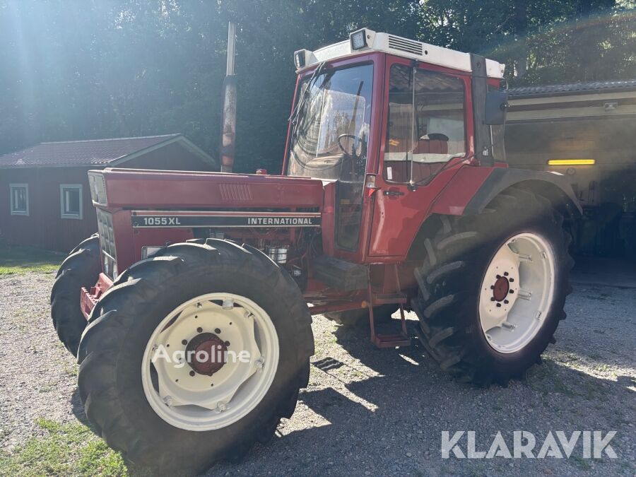 Prodaje se International 1055 XL traktor točkaš na aukciji
