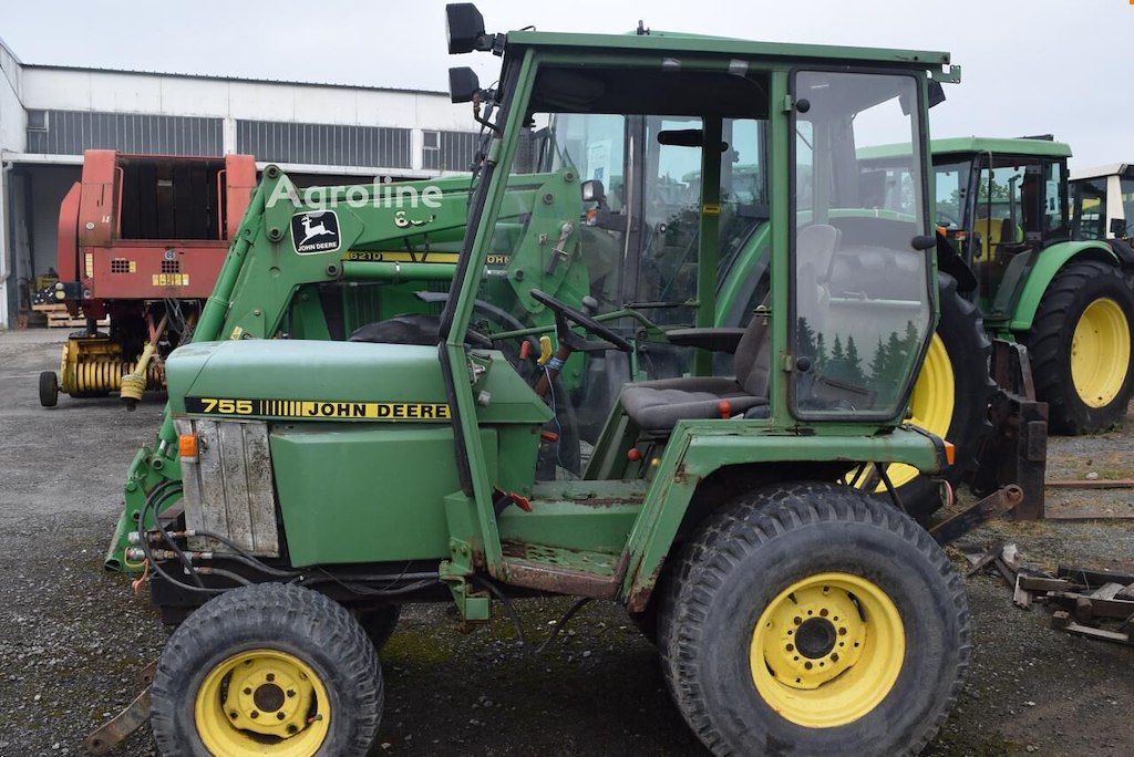 John Deere John Deere 755 vinogradarski traktor