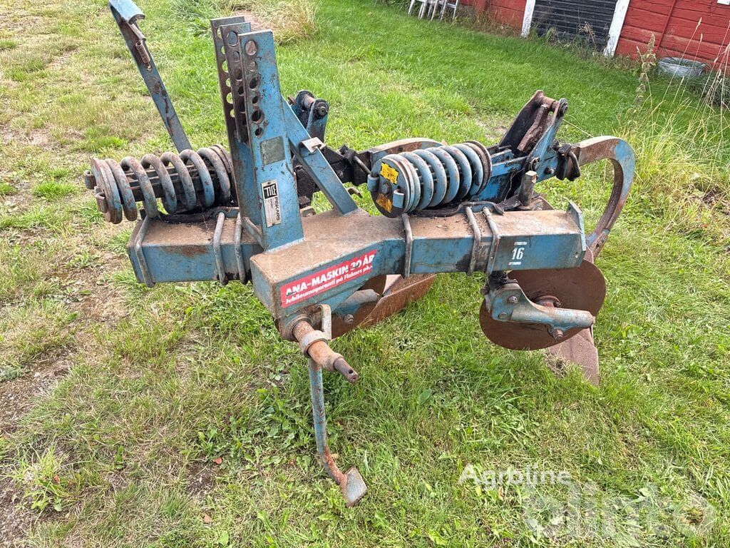 Prodaje se Fiskars plug na aukciji