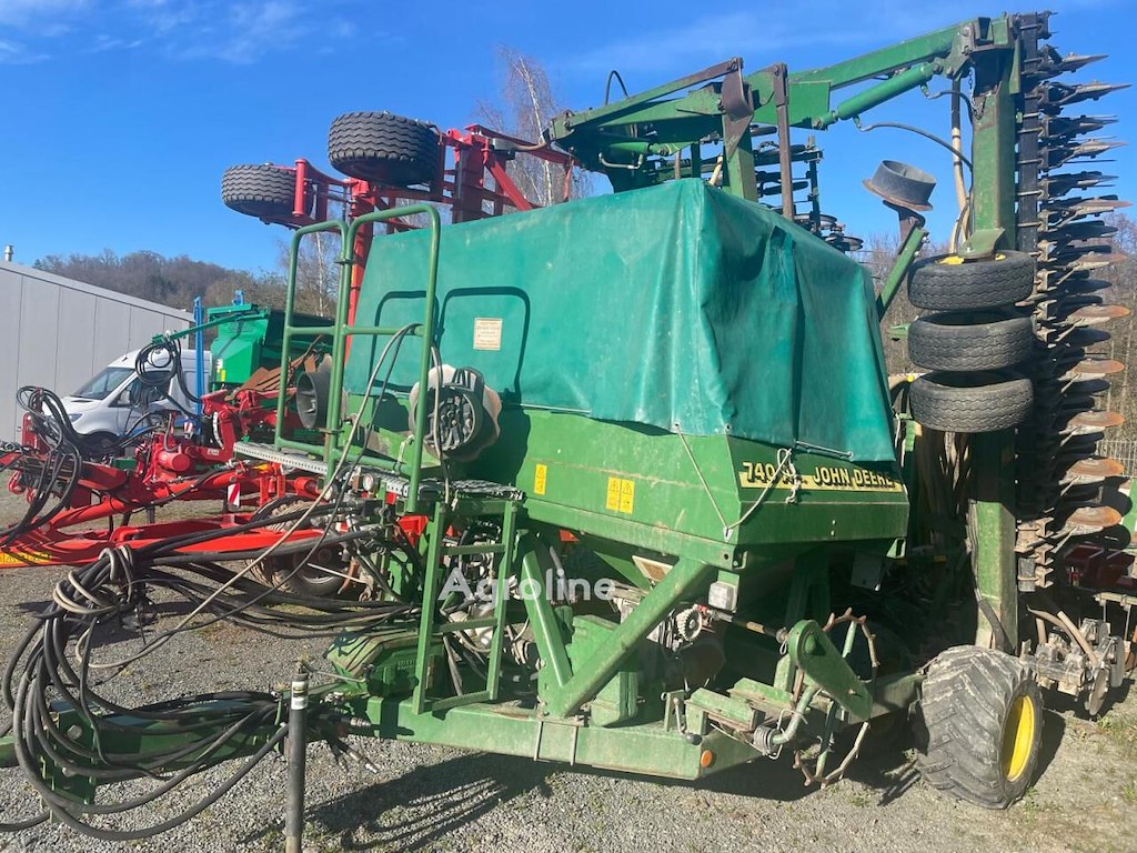 John Deere 740 A pneumatska sejalica