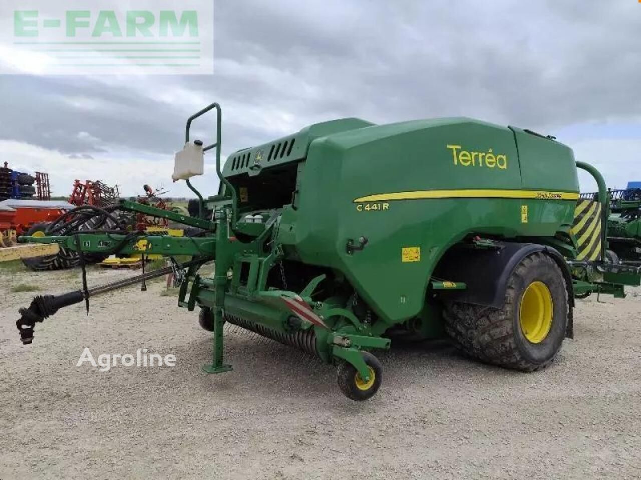 John Deere c441r balirka za okrugle bale
