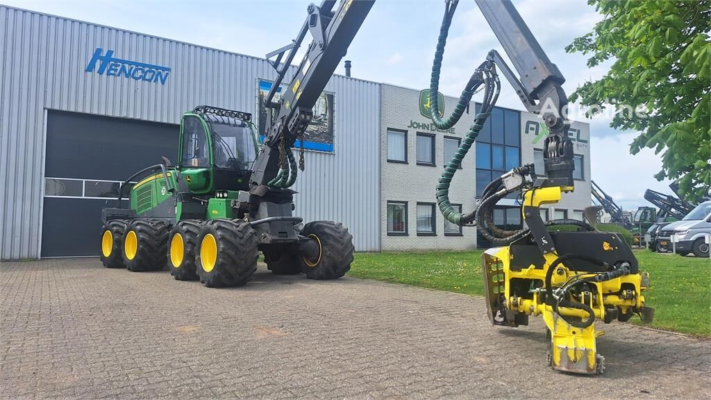 John Deere 1170G harvester