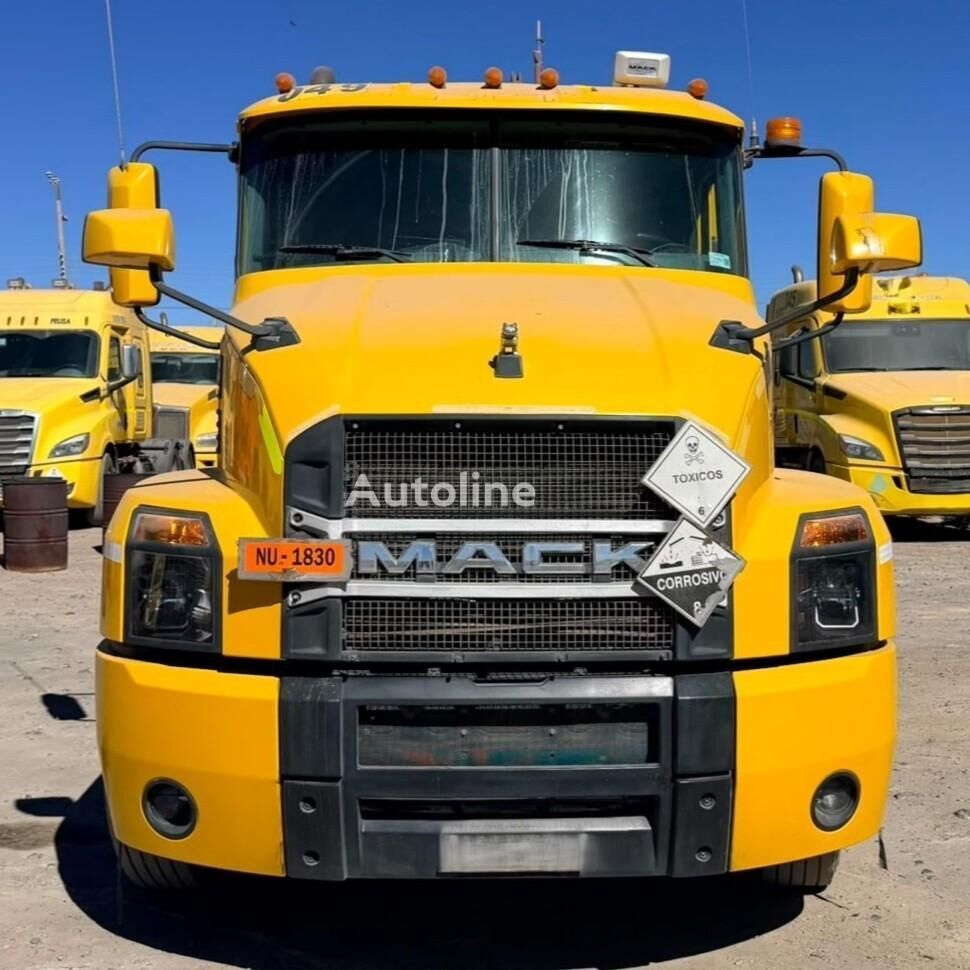 Mack AN64TX tegljač
