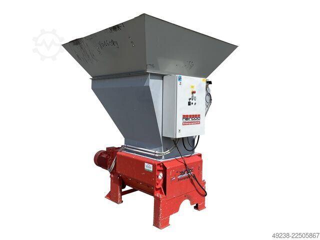 Punjač drobilica REINBOLD RMZ 700S
Reinbold RMZ 700S