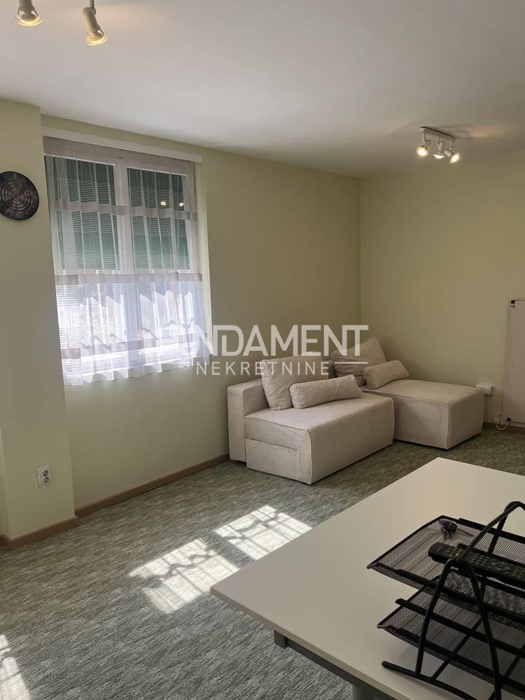 1.0 Gvozdićeva 32m2, vpr, kompletno namešten ID#1749
400 €