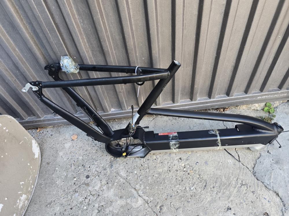 Prophete e bike ram ima poklopac