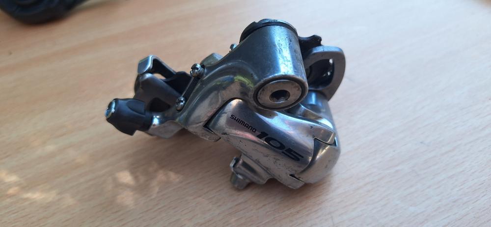 Zadnji menjač Shimano 105 Rd-5600 10 s