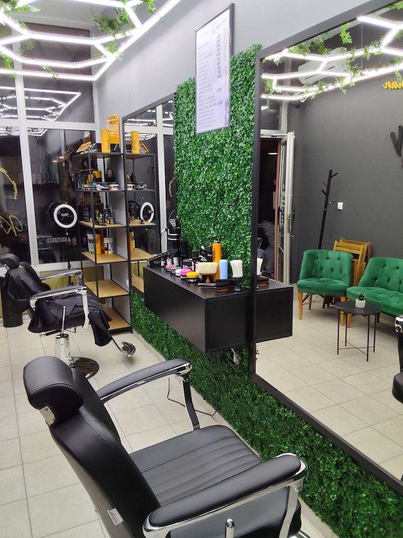 Izdajem frizerski salon u Novom Sadu
500 €