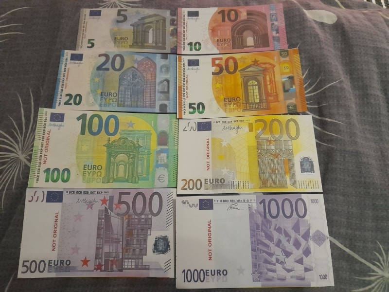 Lažni novac - razni evri 72 komada