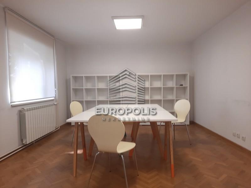 Zvezdara, dve kancelarije, zaseban ulaz, odmah useljivo ID#9914
600 €