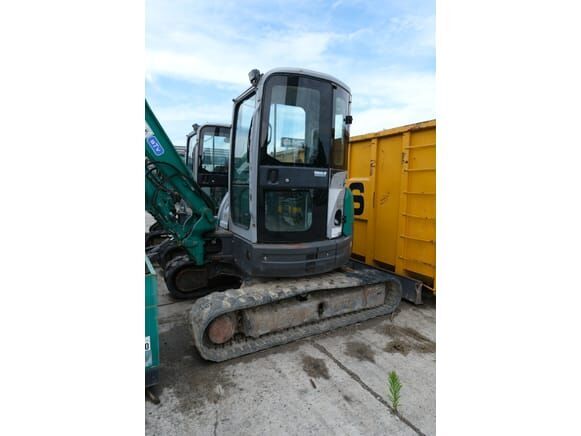 Prodaje se CNH E50-2C mini bager na aukciji