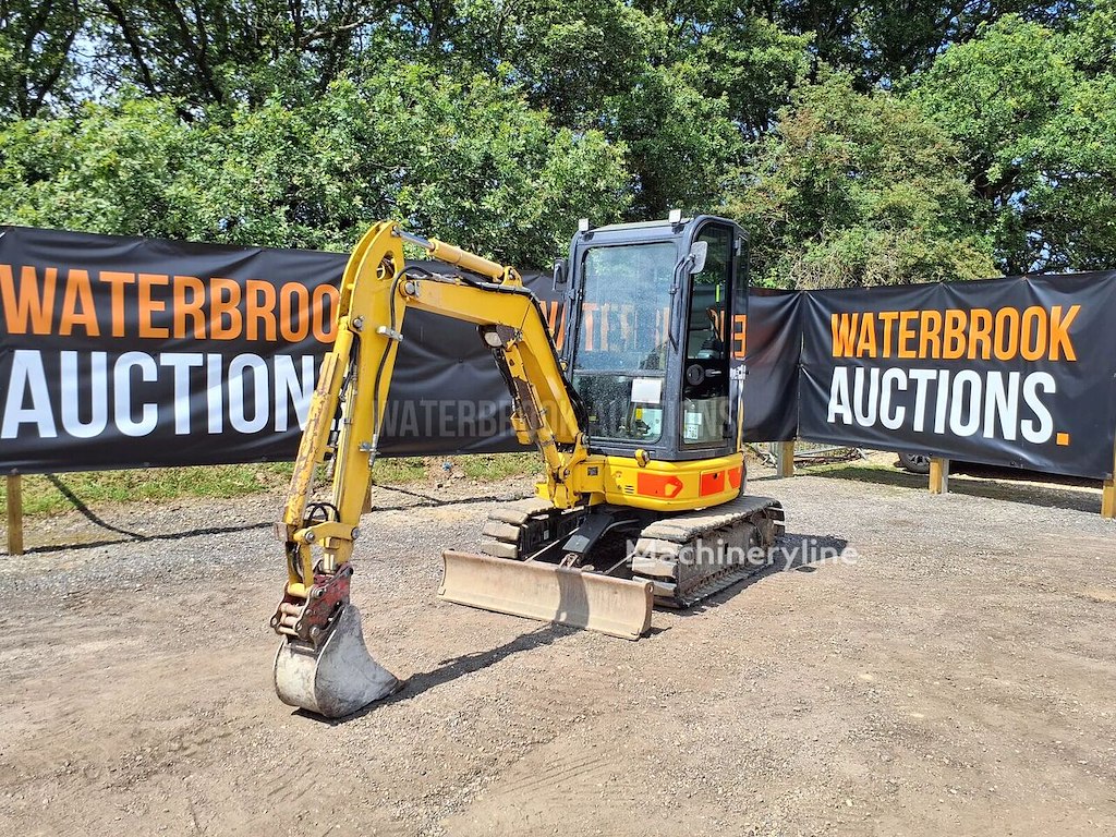 Komatsu PC26MR-3 mini bager