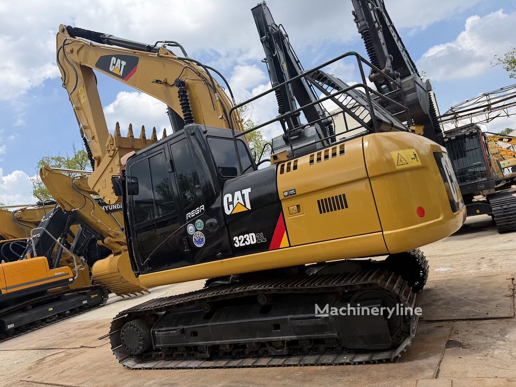Caterpillar 323D2L bager guseničar