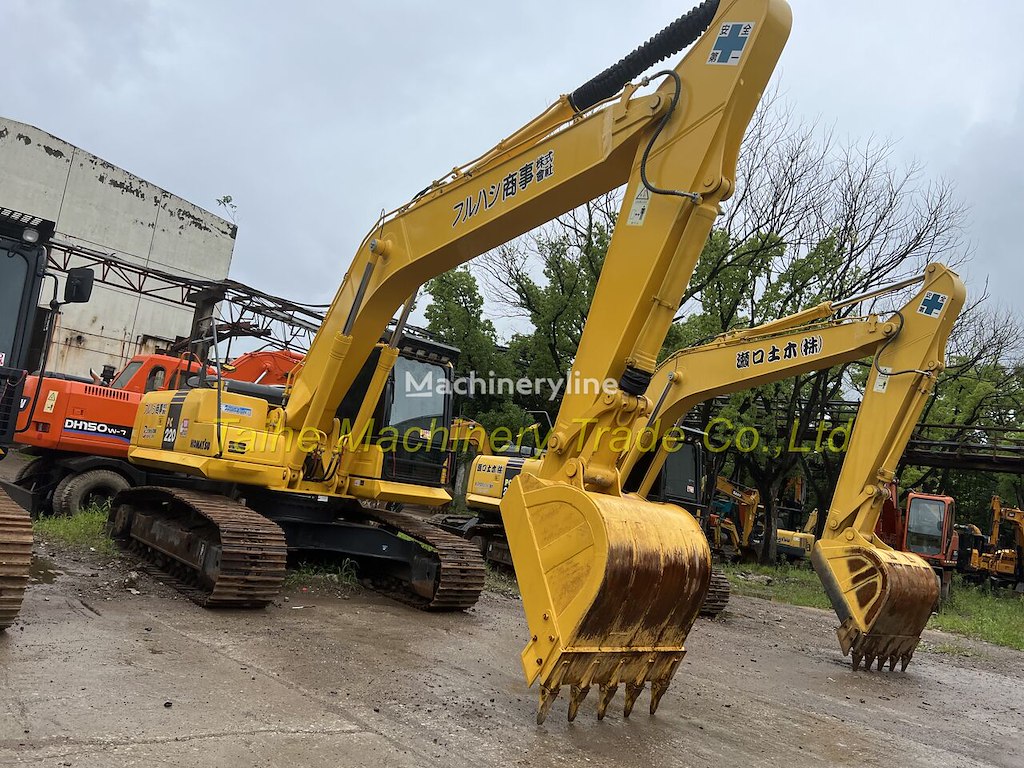 Komatsu PC220-8 bager guseničar