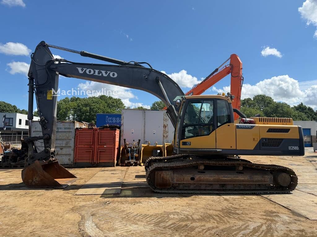 Volvo EC 250 D L bager guseničar