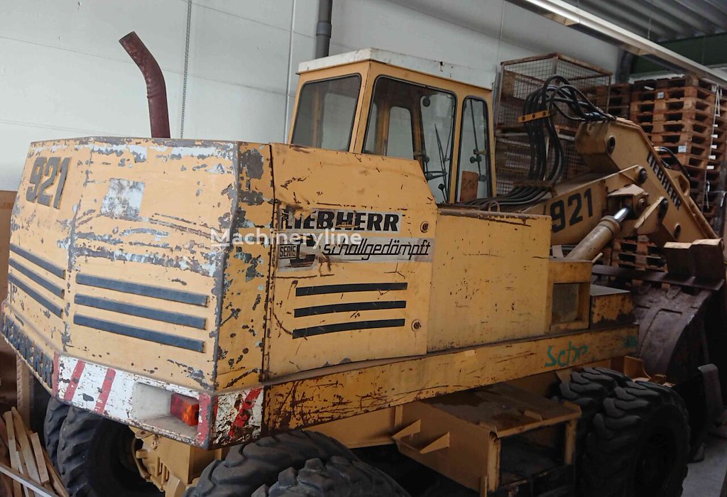 Liebherr A 921 C bager guseničar