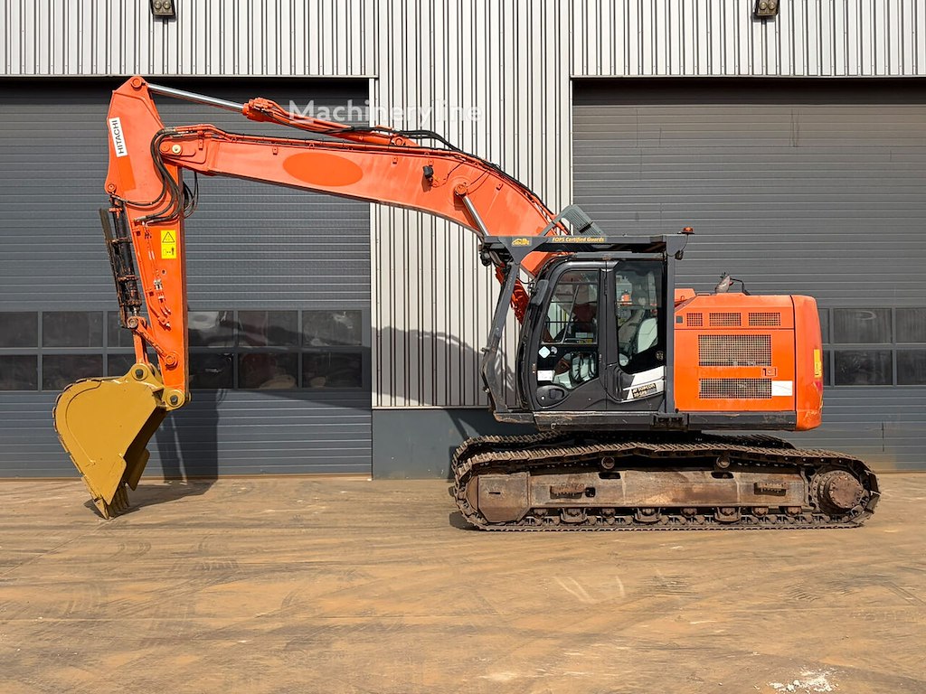 Hitachi ZX225US5LC bager guseničar