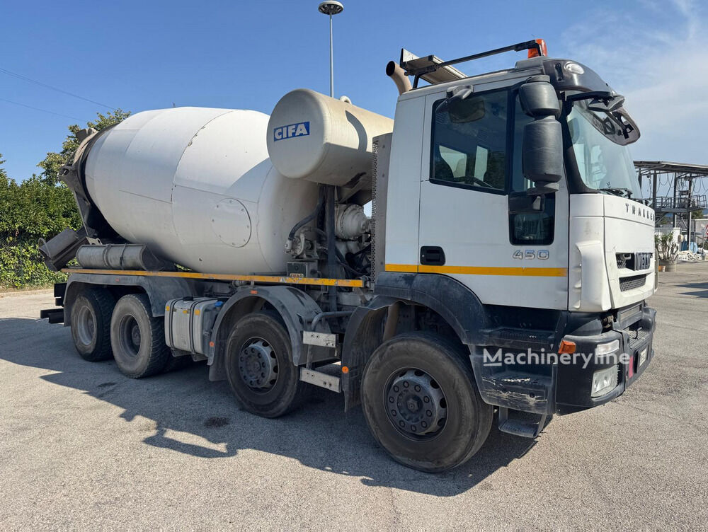 Cifa RY1300 na šasiji IVECO Trakker 450 kamion s mešalicom za beton