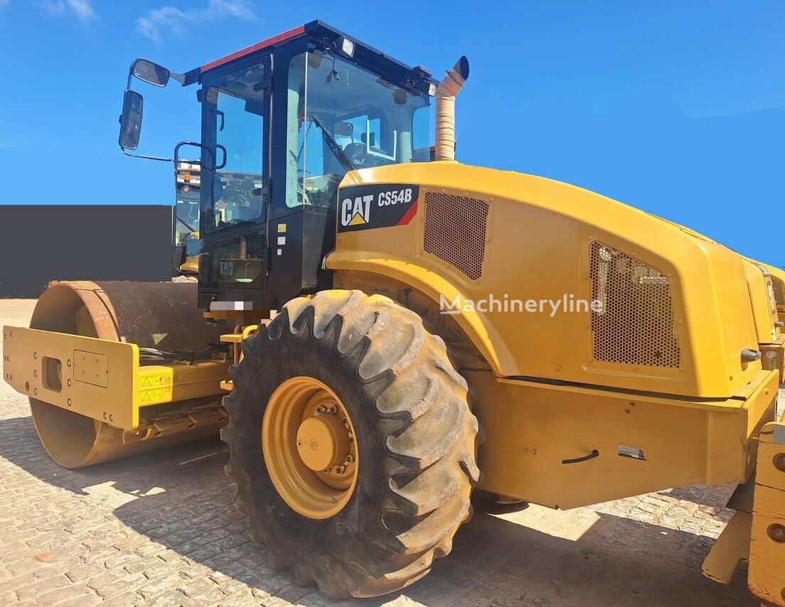 Novi Caterpillar CP54B valjak za asfalt