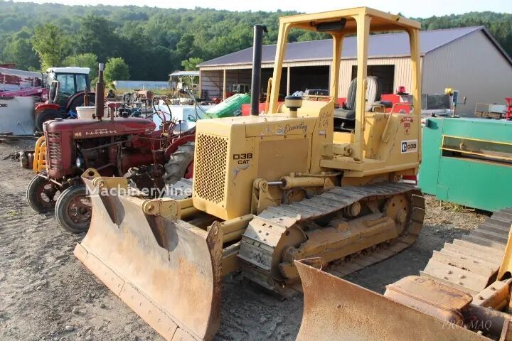 Caterpillar D3B buldožer