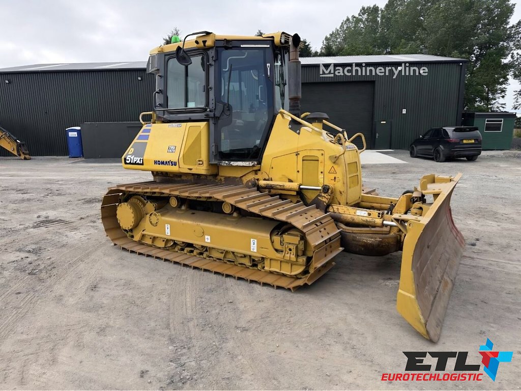 Komatsu D51PX-22 buldožer