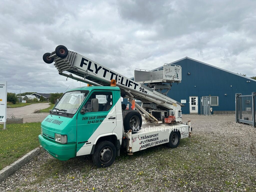 Prodaje se Nissan med 29 meter flytte lift kamion sa merdevinama na aukciji