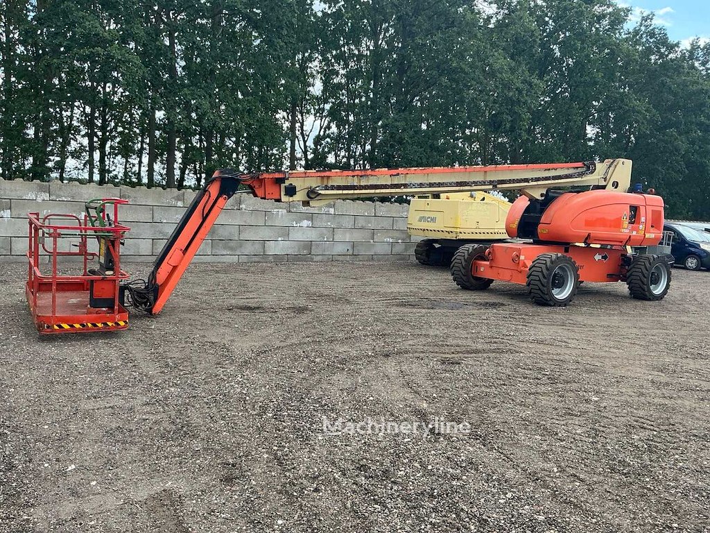 Prodaje se JLG 860SJ makazastu platformu na aukciji